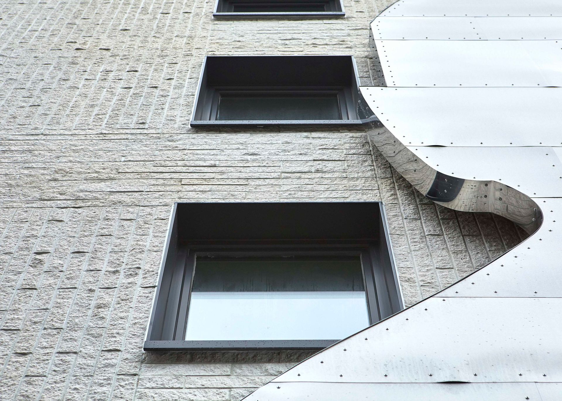 Aluminium Clad PVCu Windows - GENEO AluTop - REHAU