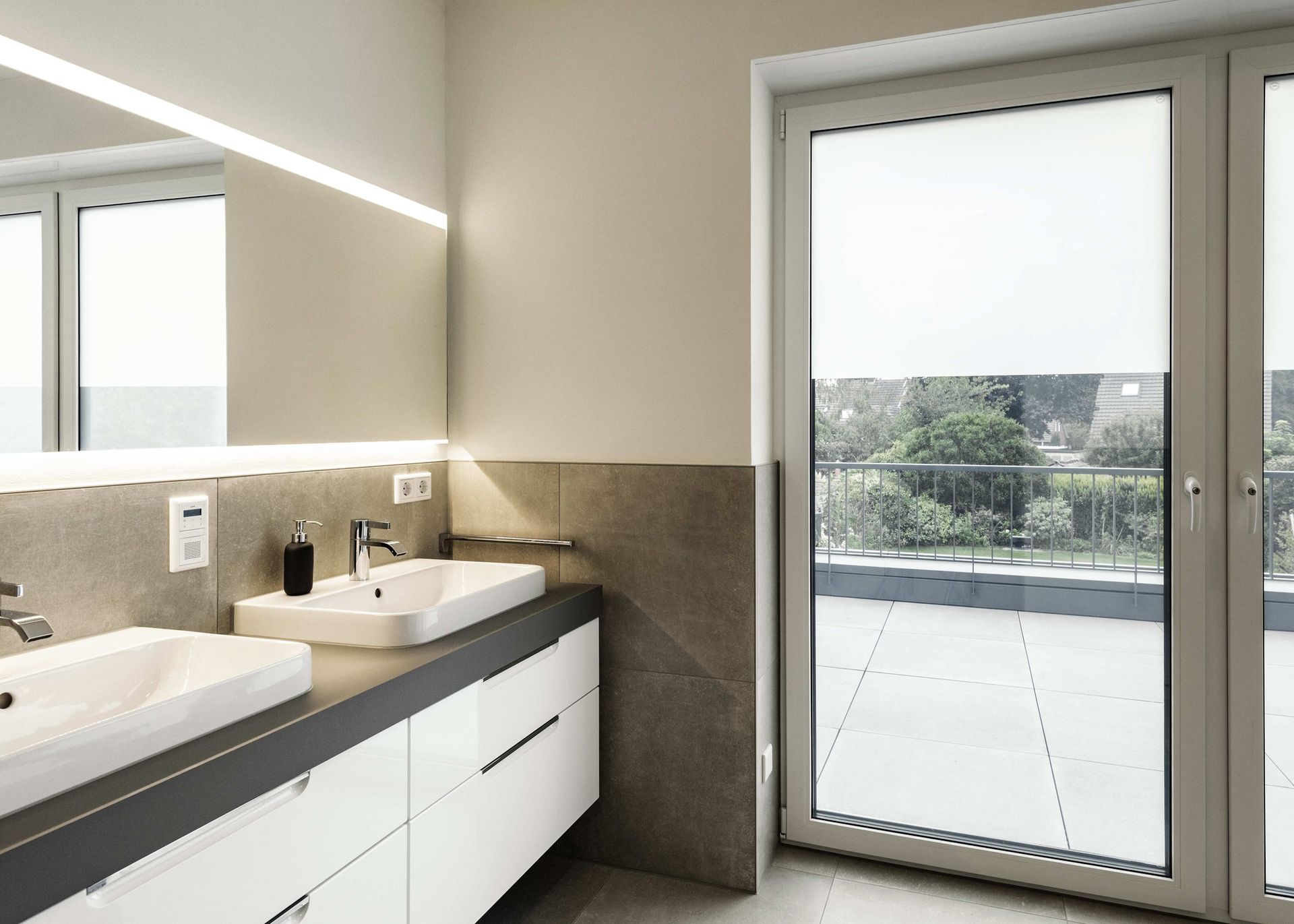 Fenster und Tür Zubehör | REHAU