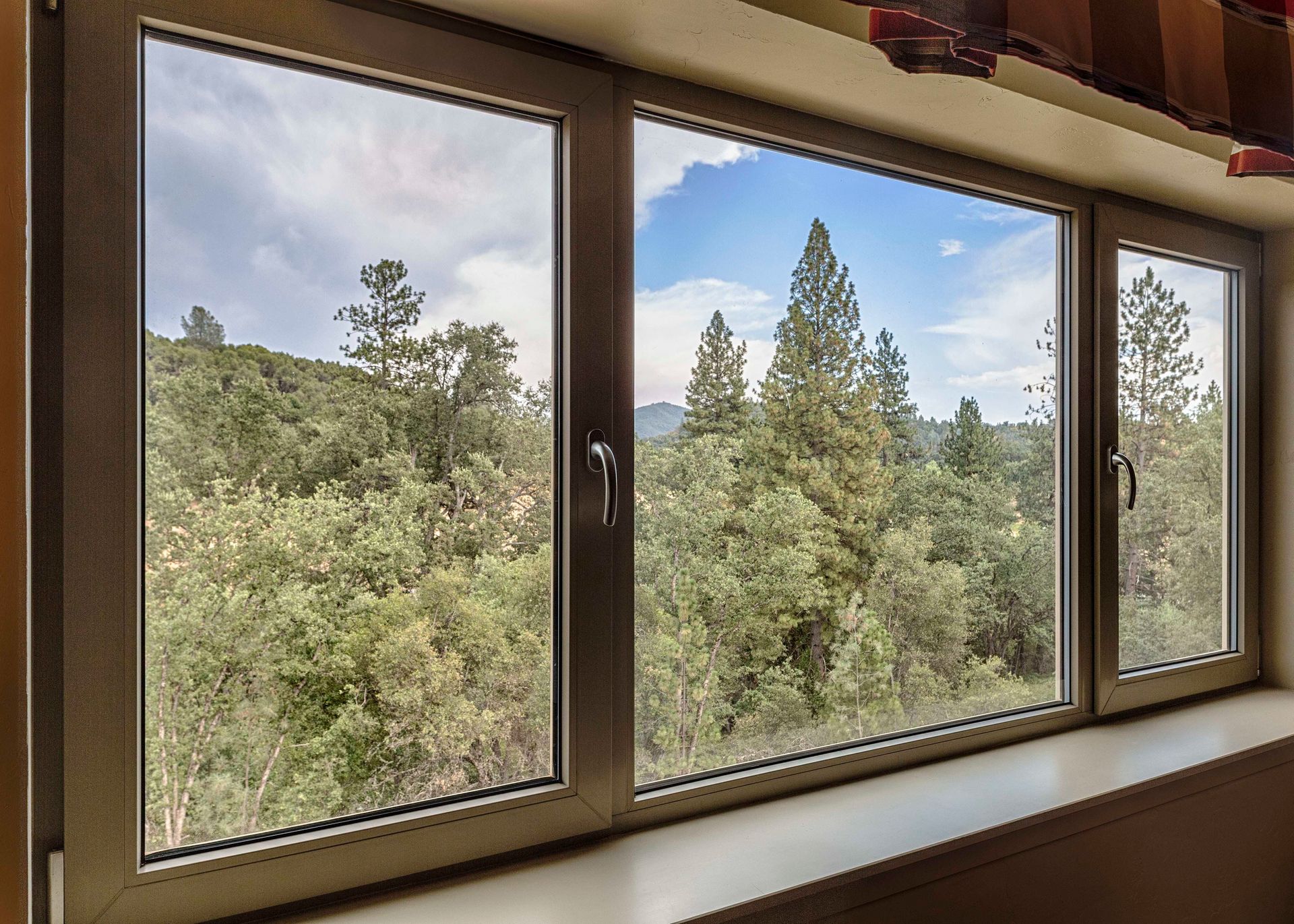 Baie vitrée oscillo-battante : fonctionnement et avantages | Rehau