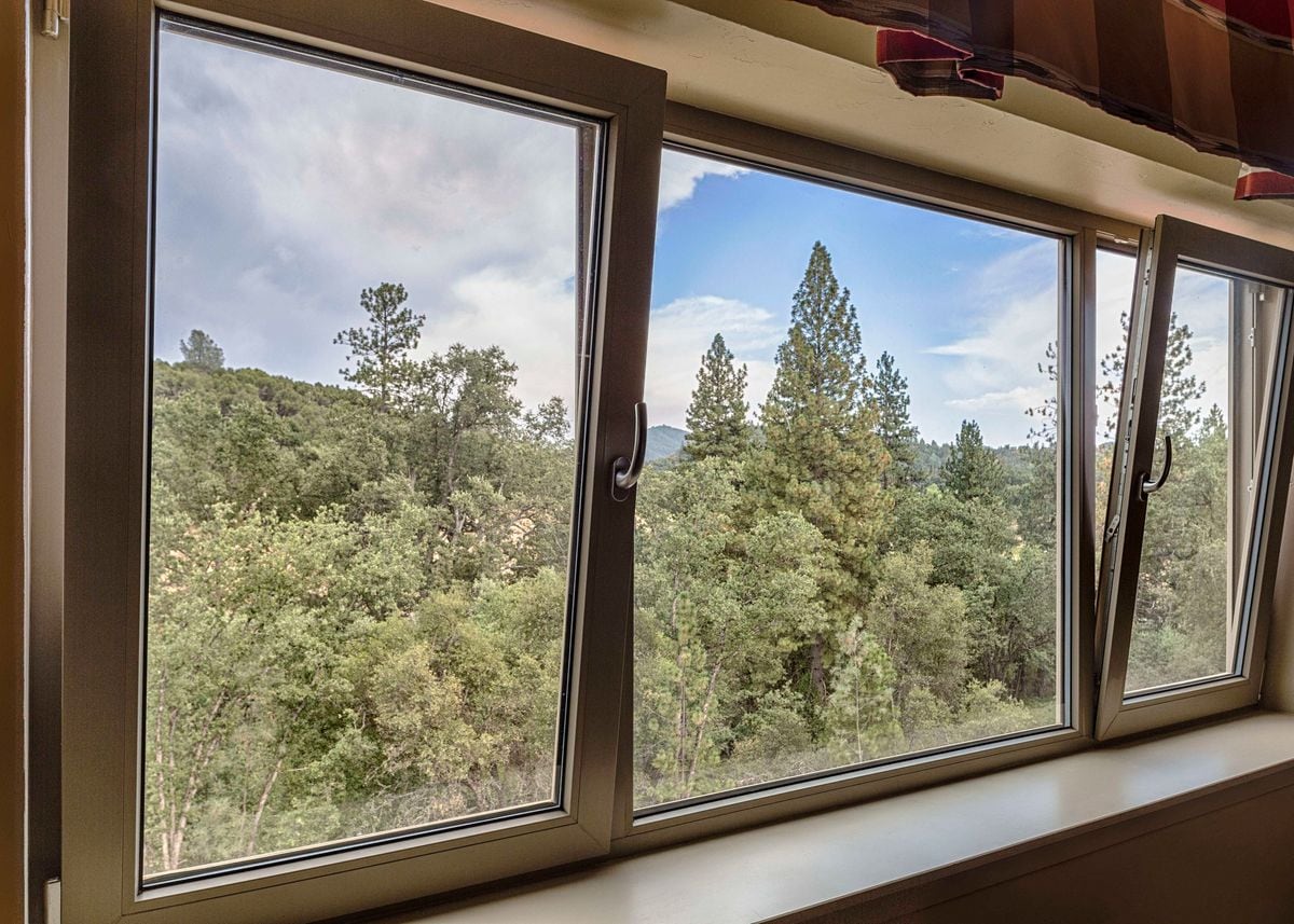 Baie vitrée oscillo-battante : fonctionnement et avantages | Rehau