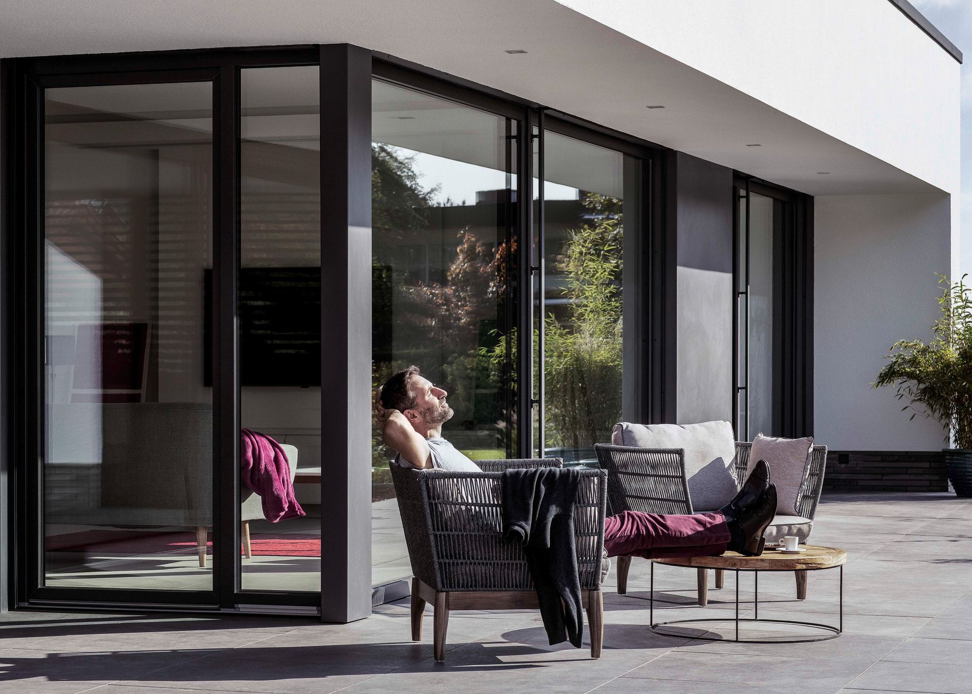 Baie vitrée fixe : pourquoi la choisir ? | REHAU