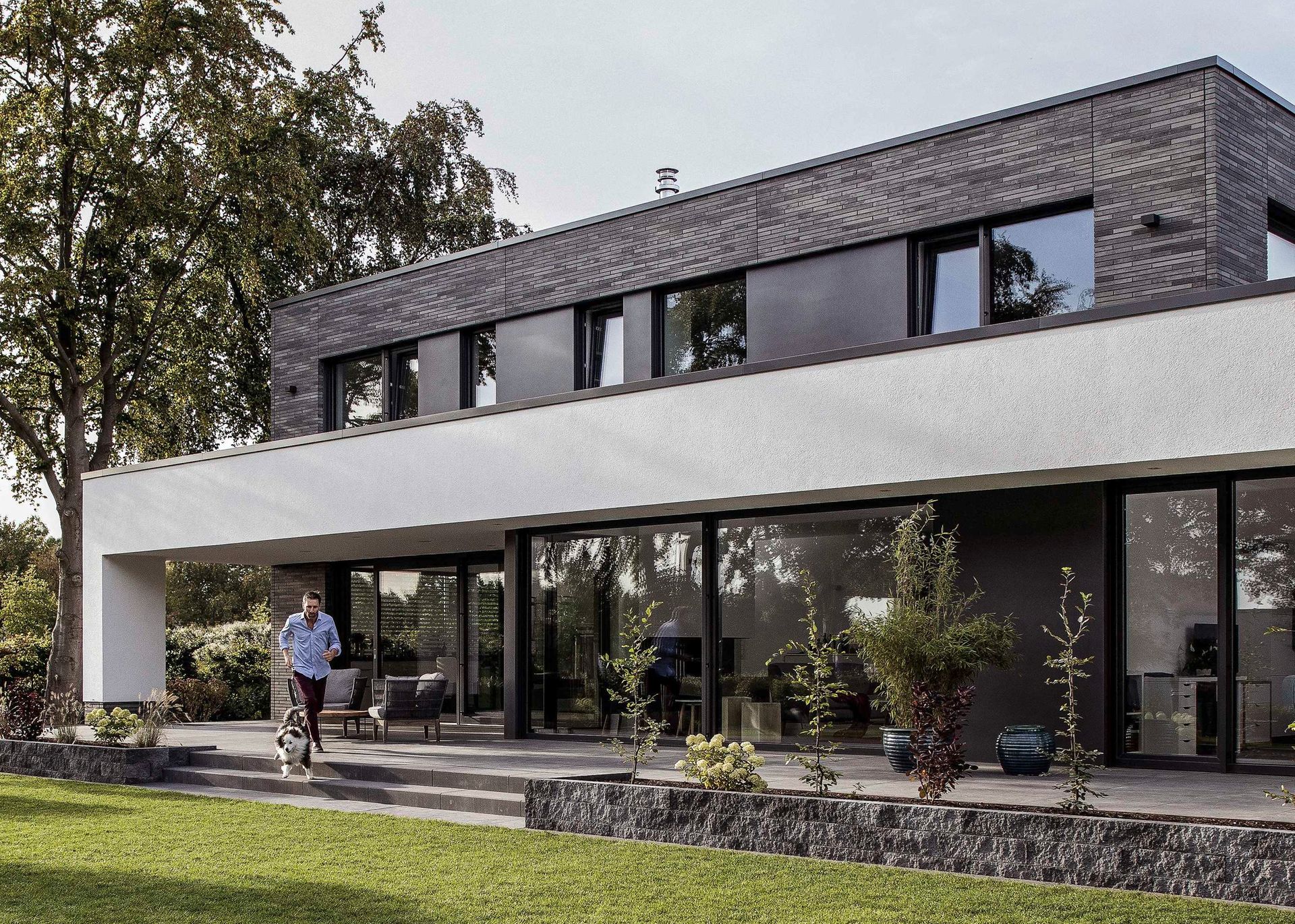 Fenster Anthrazit: Die Trendfarbe für Ihre Fenster | REHAU